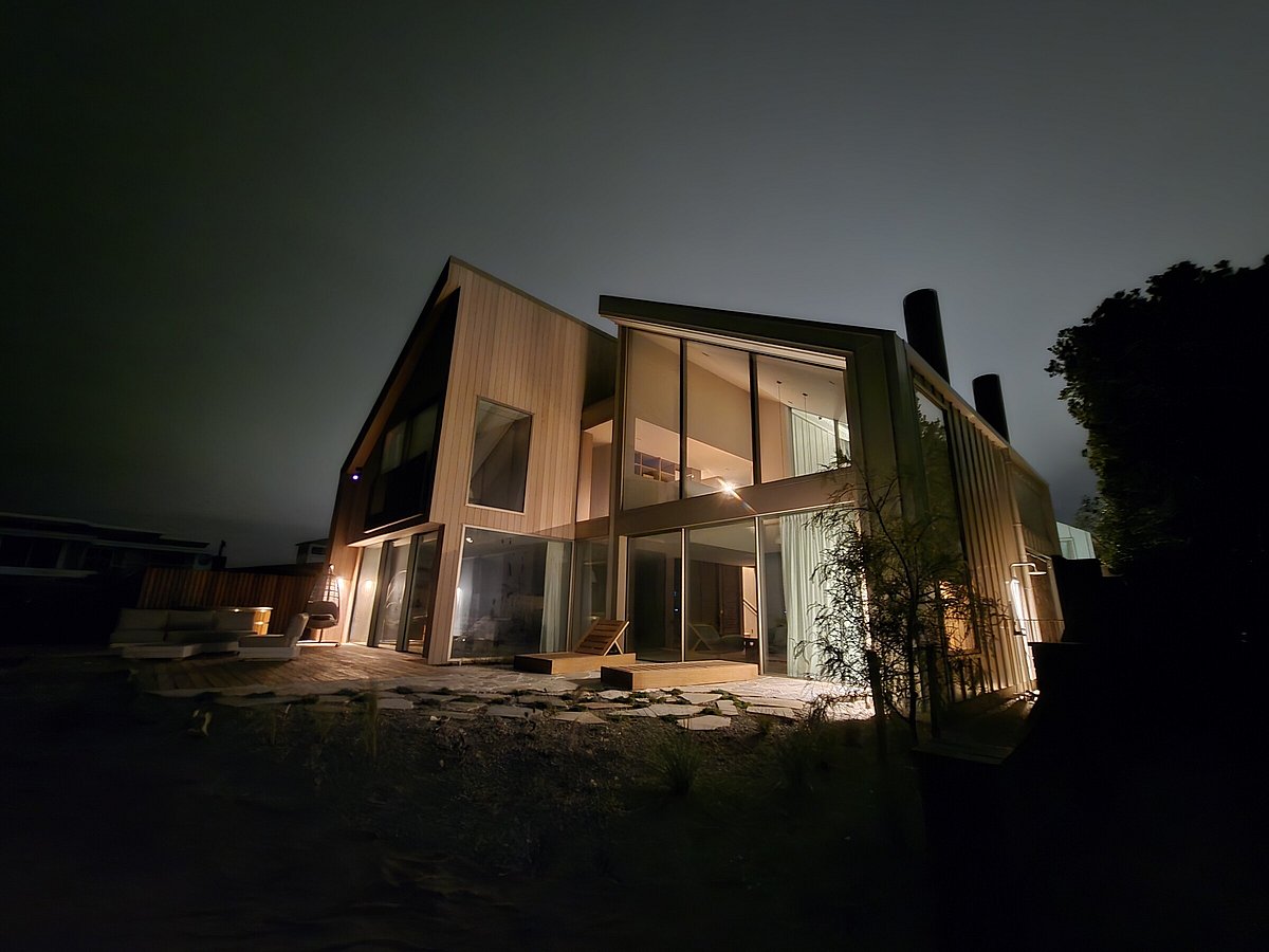 Bespoke Architectural Beach Home, Ocean Beach Road | Matt Bambery ...